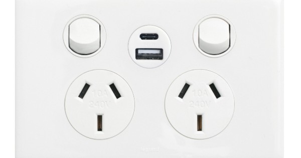 Legrand Excel life 10A DGPO + Integrated 2 x USB-AC, 2.4A